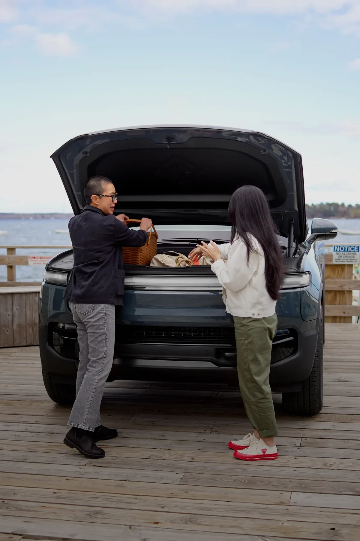 Rivian R1S Electric SUV: Price, Range & Features