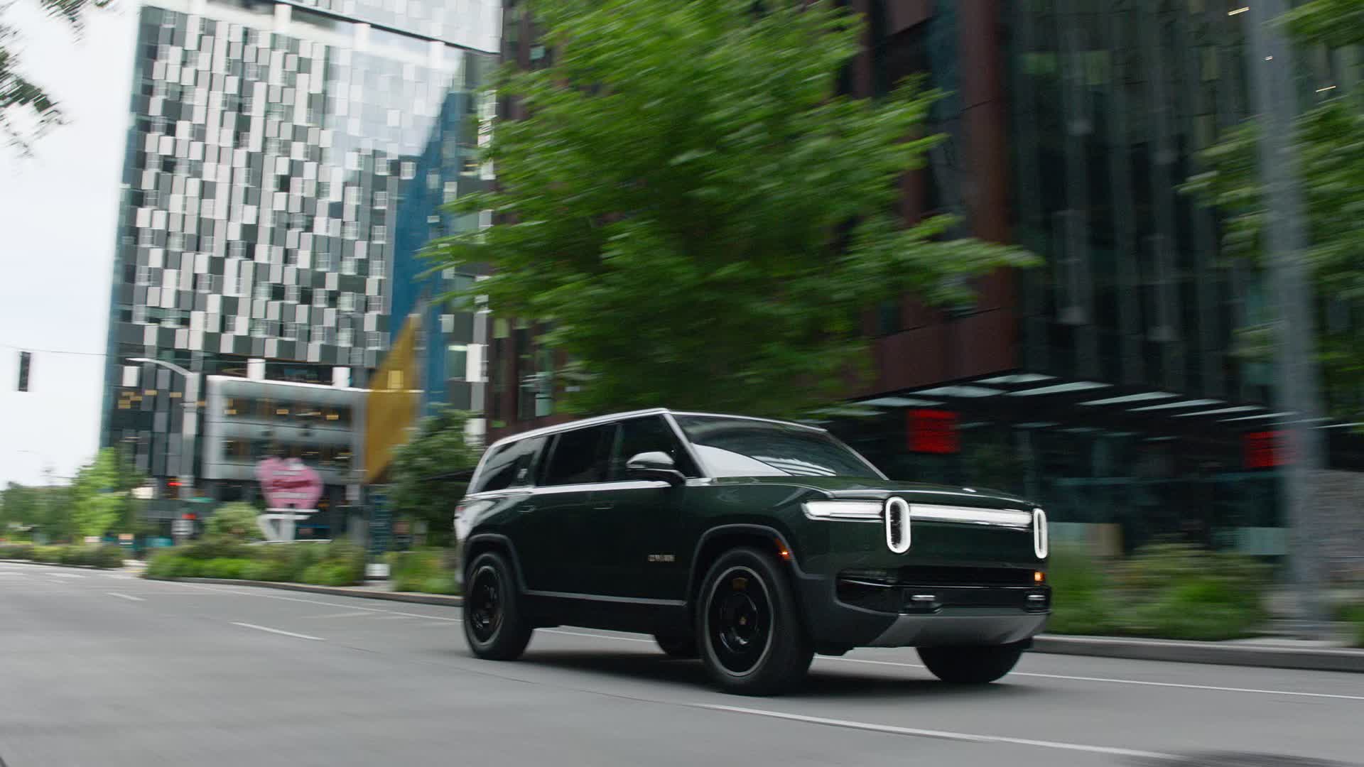 Rivian R1S Electric SUV: Price, Range & Features